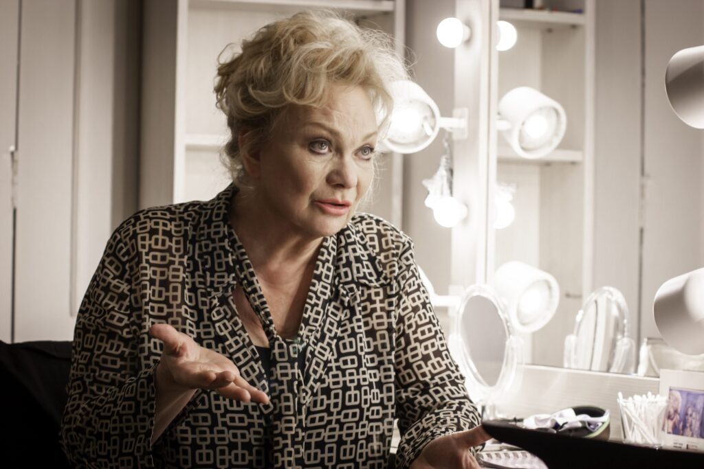 Fekete Péter öcsém, te kis ügyefogyott… – A Centrál Színház új ...